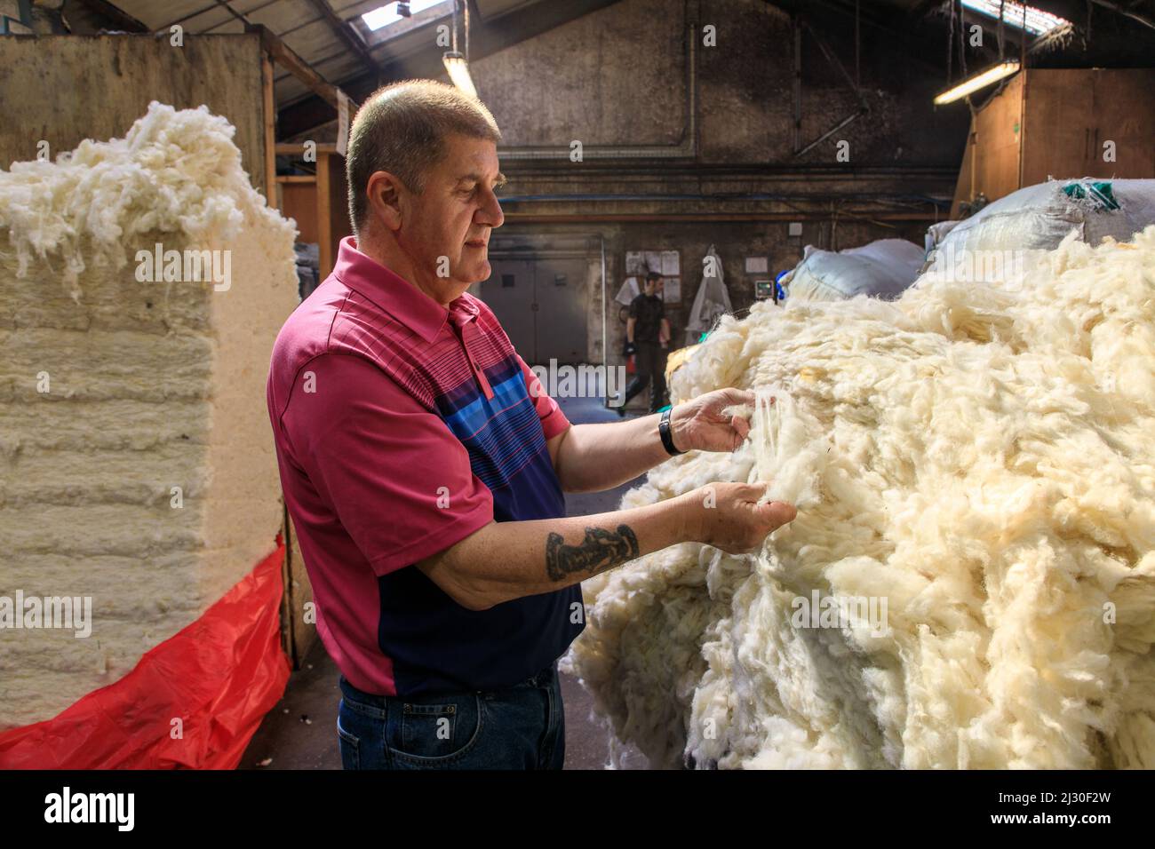 Weaving wool scotland hi-res stock photography and images - Alamy