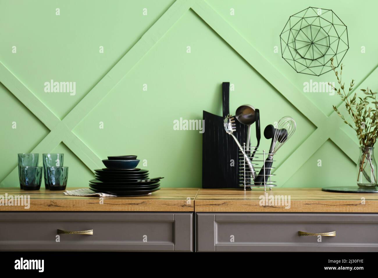Set of clean kitchenware on counter Stock Photo - Alamy