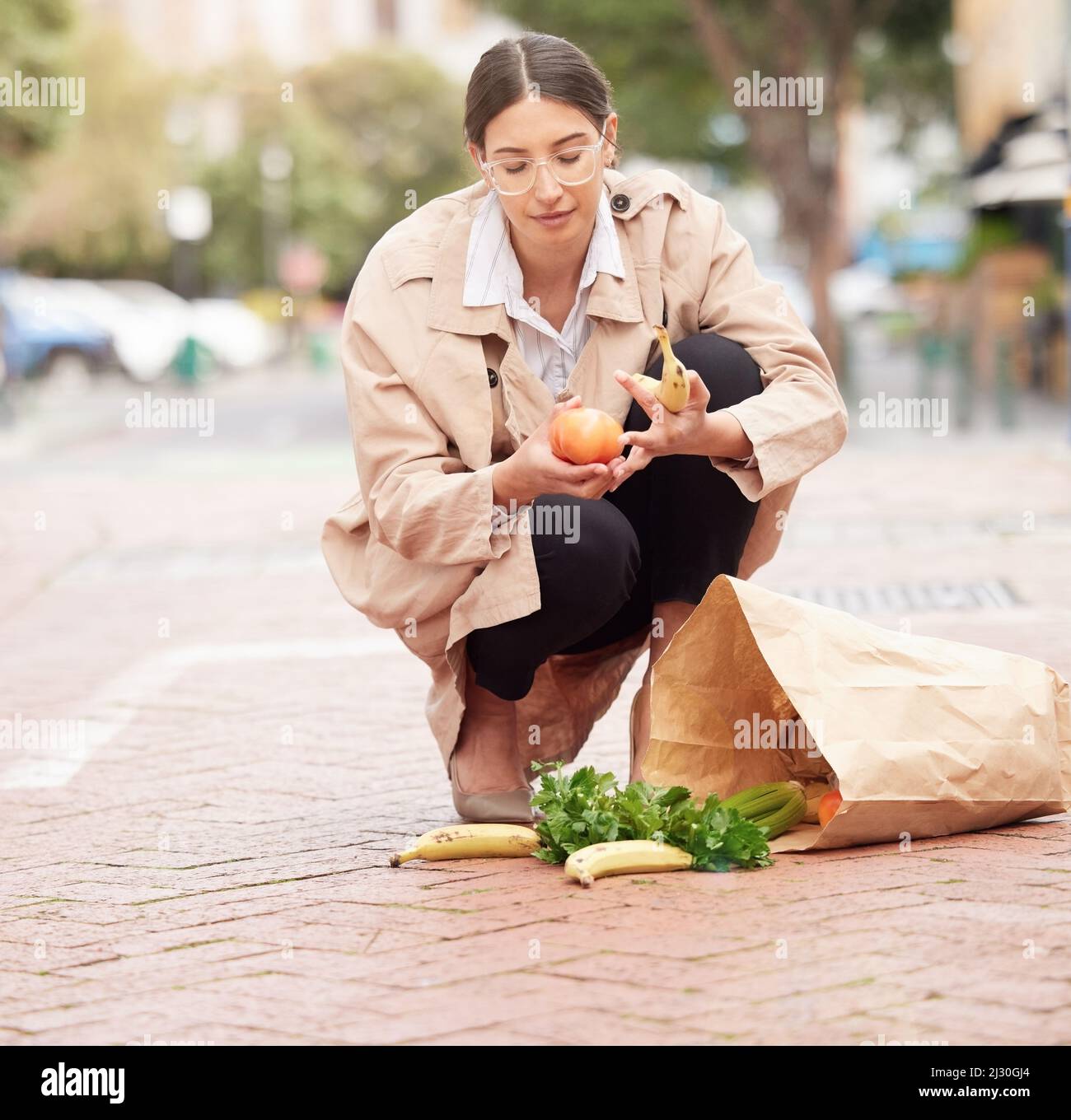 Hand picking up paper hi-res stock photography and images - Alamy