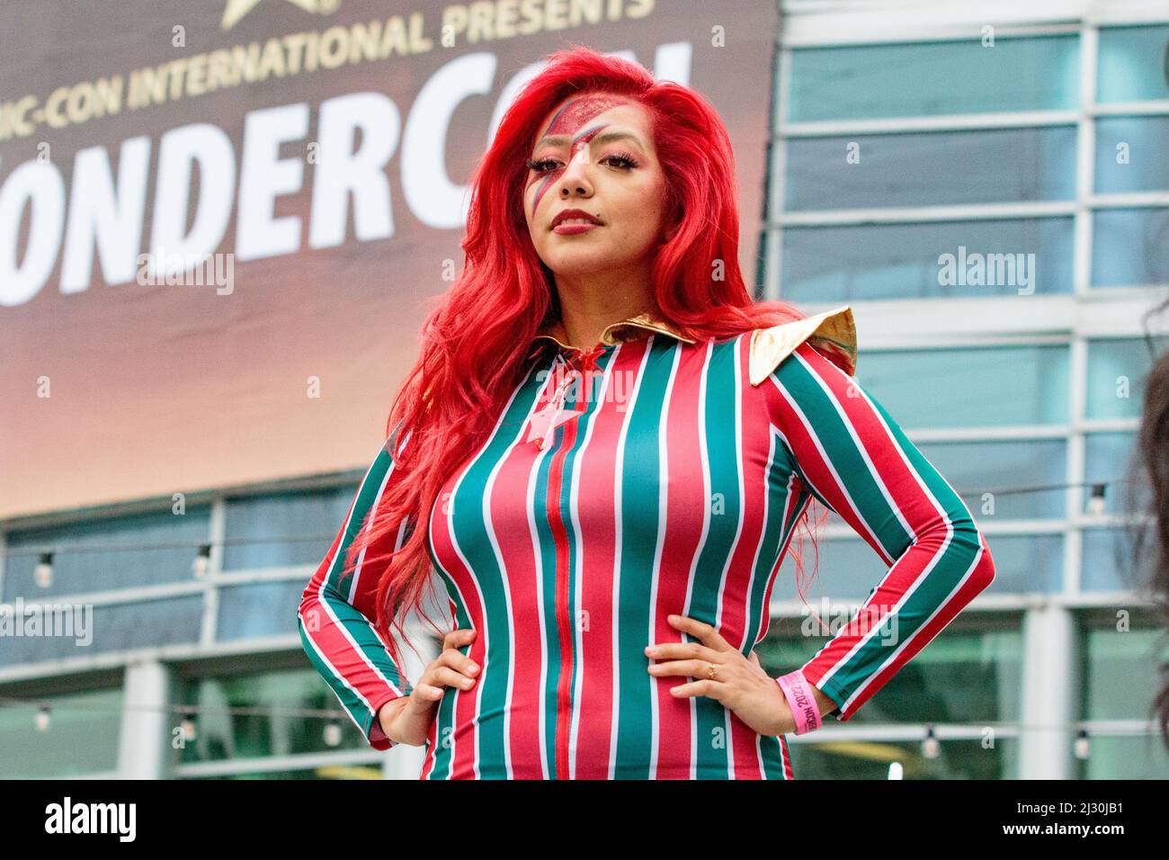 David bowie cosplay hi-res stock photography and images - Alamy