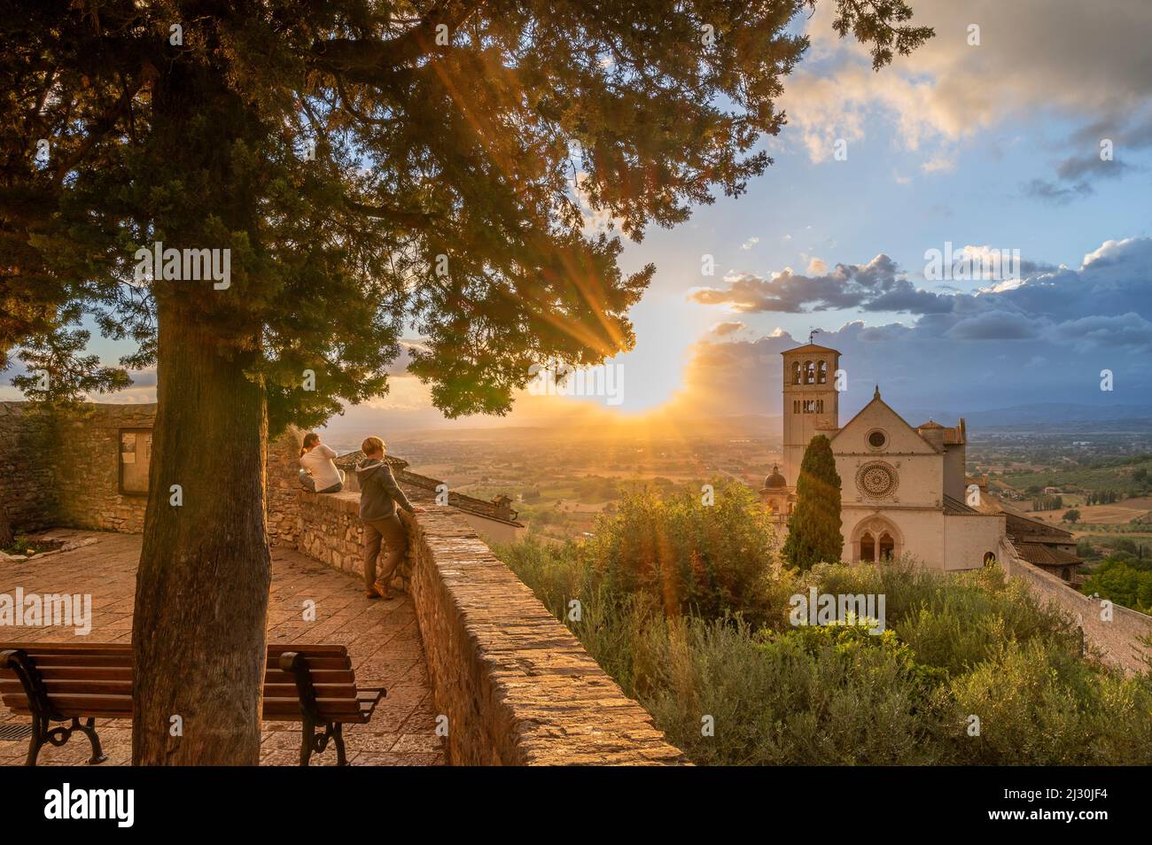 Sunset over the Basilica di San Francesco in Assisi, Perugia Province ...