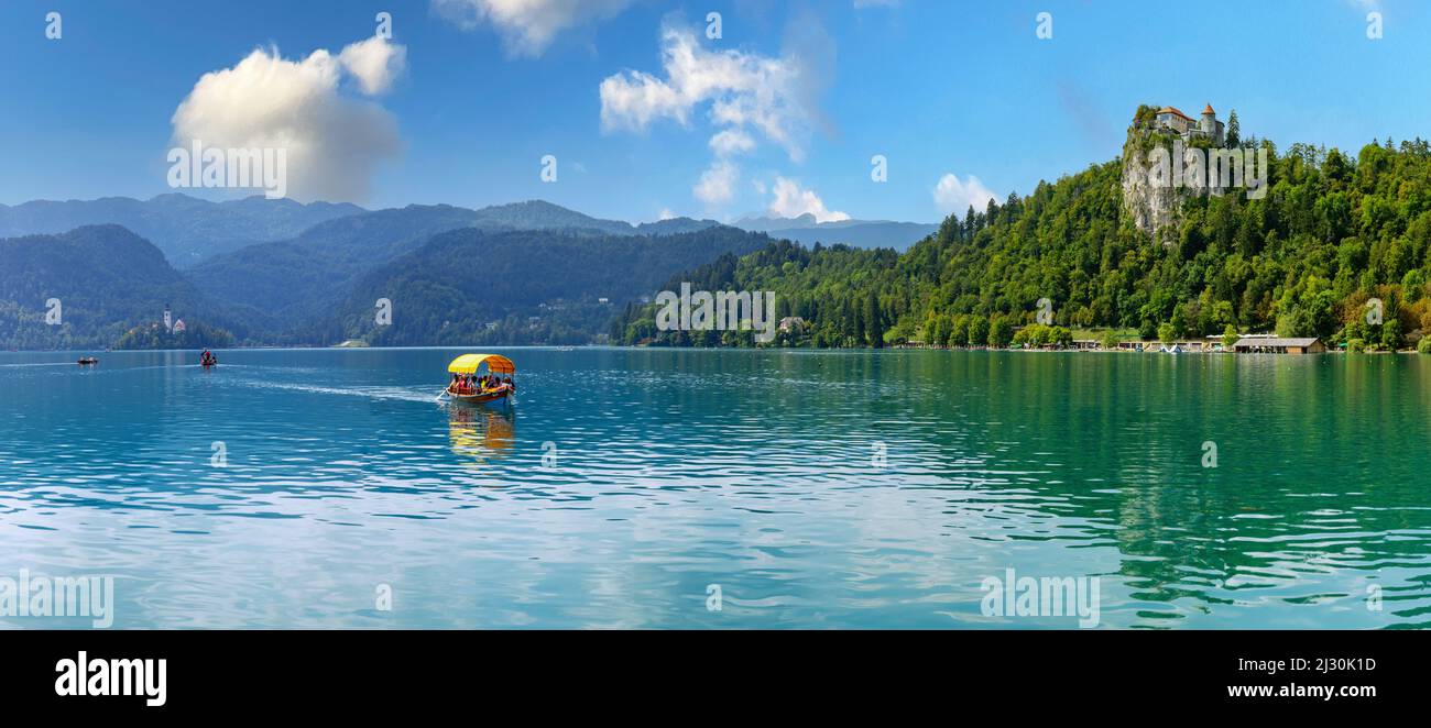 Bled, Lake Bled, Blejski Grad, Pletna rowing boats Stock Photo - Alamy