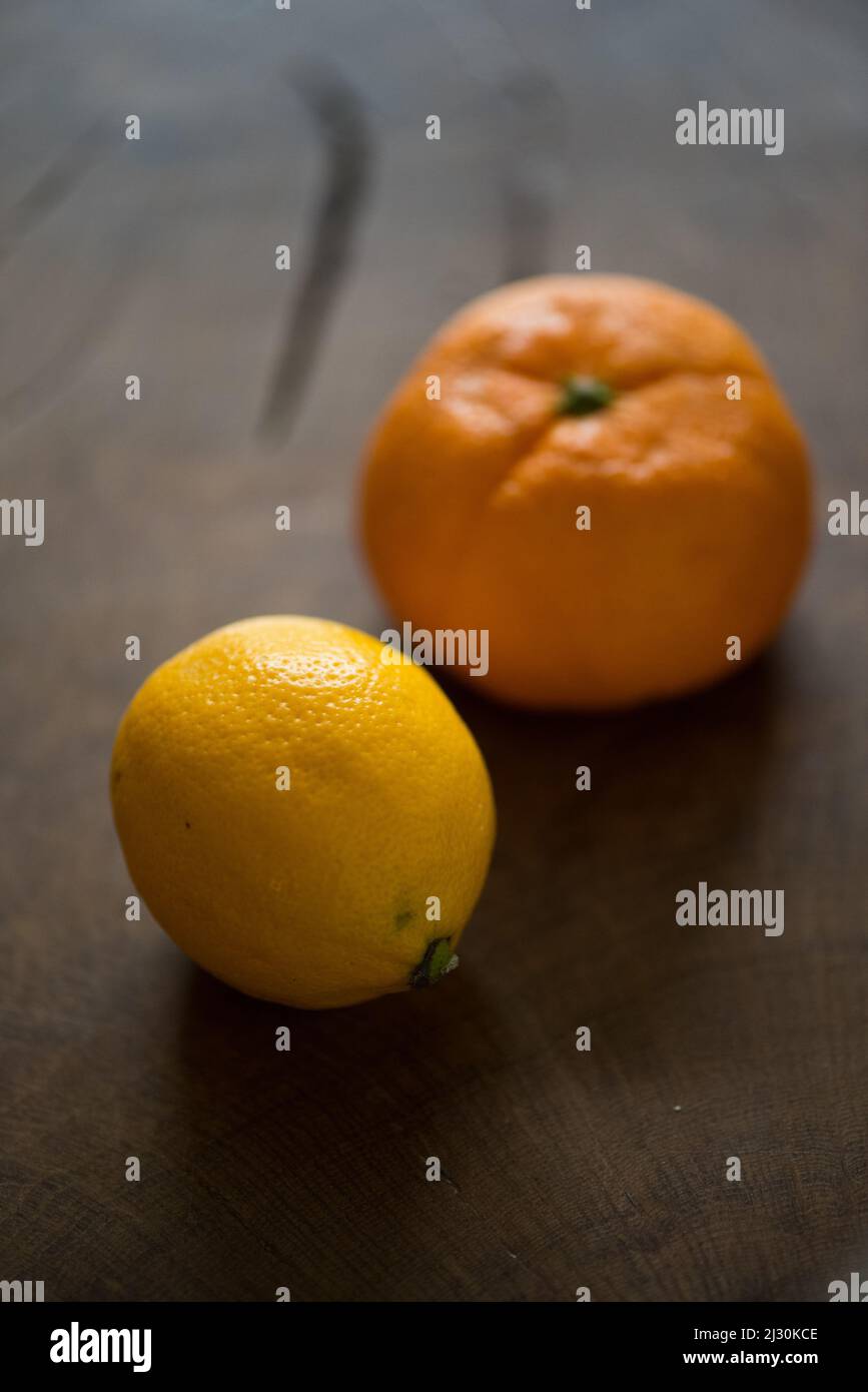 small orange clementine and lemon side by side comparison Stock Photo ...