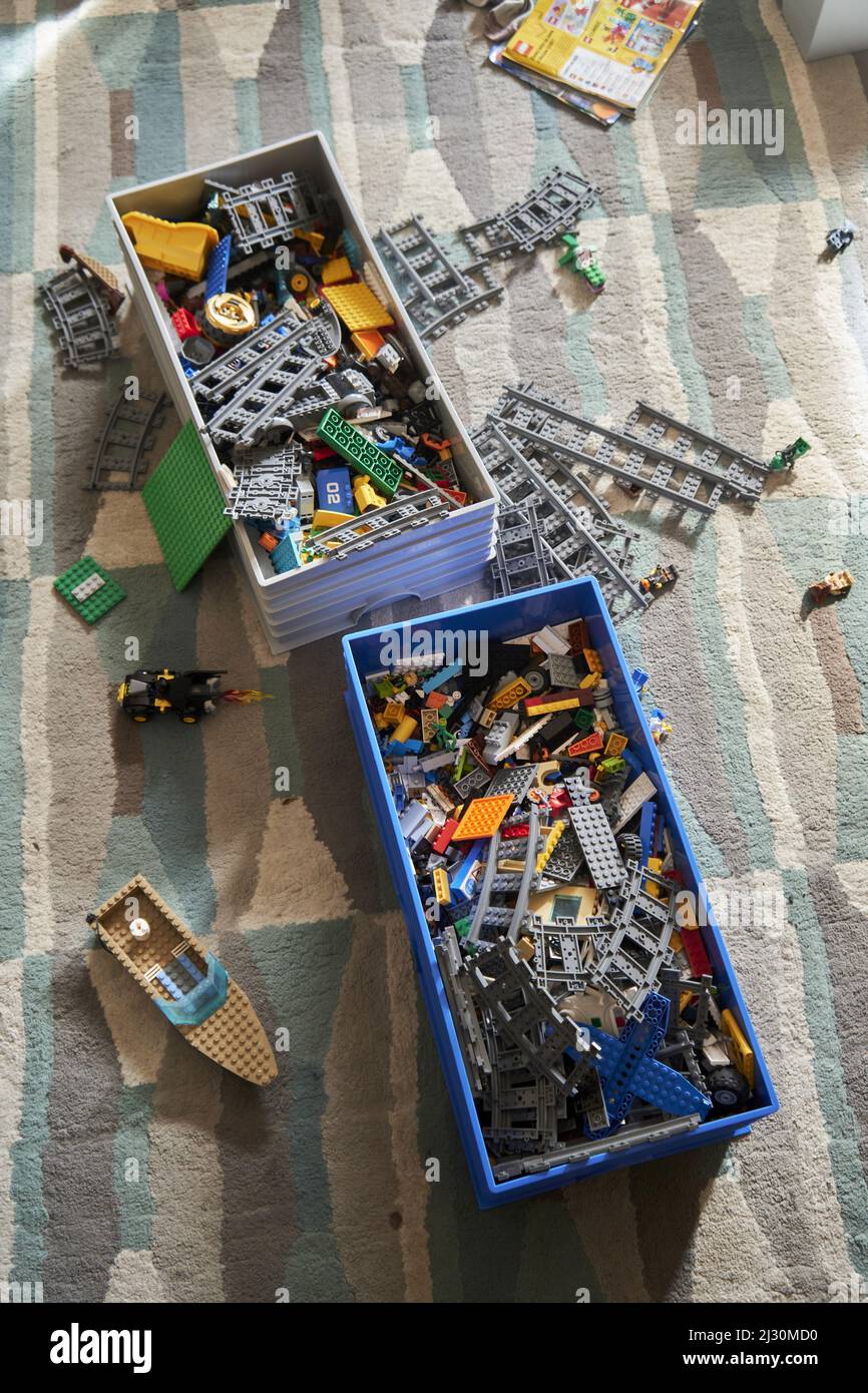 Boxes construction on lego hi-res stock photography and images - Alamy
