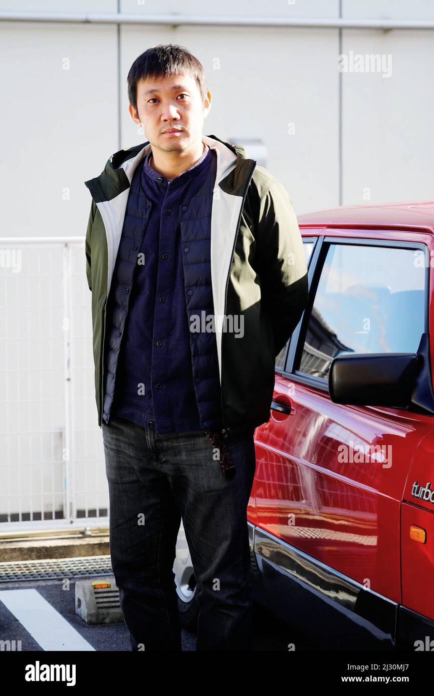 DRIVE MY CAR, (aka DORAIBU MAI KA), director Ryusuke Hamaguchi, on set ...