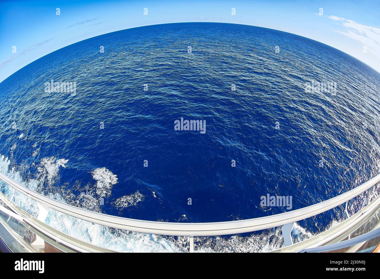 The earth is round; View to the horizon in the Atlantic Ocean in front ...