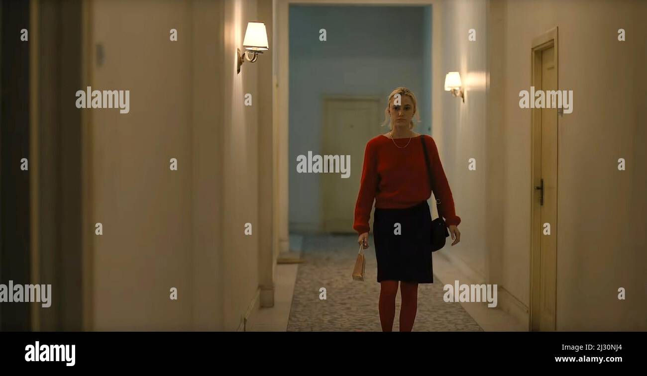 WATCHER, Maika Monroe, 2022. © IFC Midnight /Courtesy Everett ... WATCHER, Maika Monroe, 2022. © IFC Midnight /Courtesy Everett ...