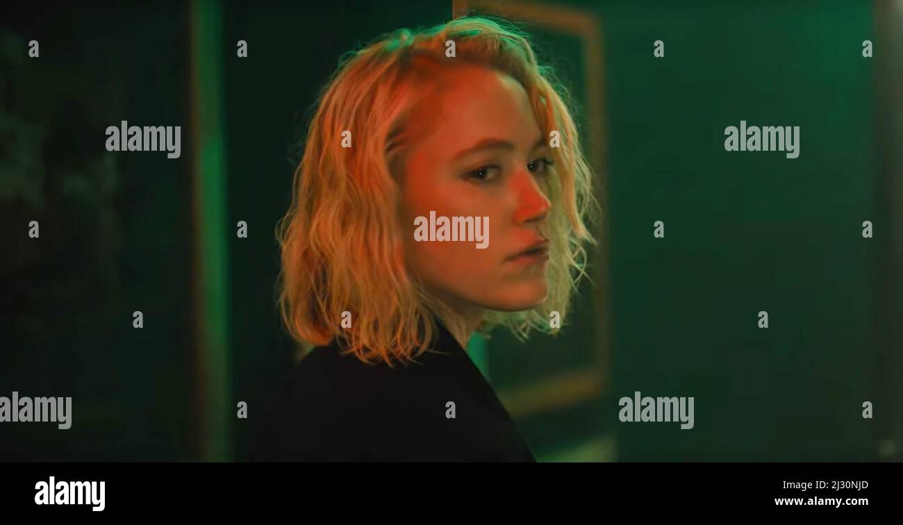 WATCHER, Maika Monroe, 2022. © IFC Midnight /Courtesy Everett ... WATCHER, Maika Monroe, 2022. © IFC Midnight /Courtesy Everett ...