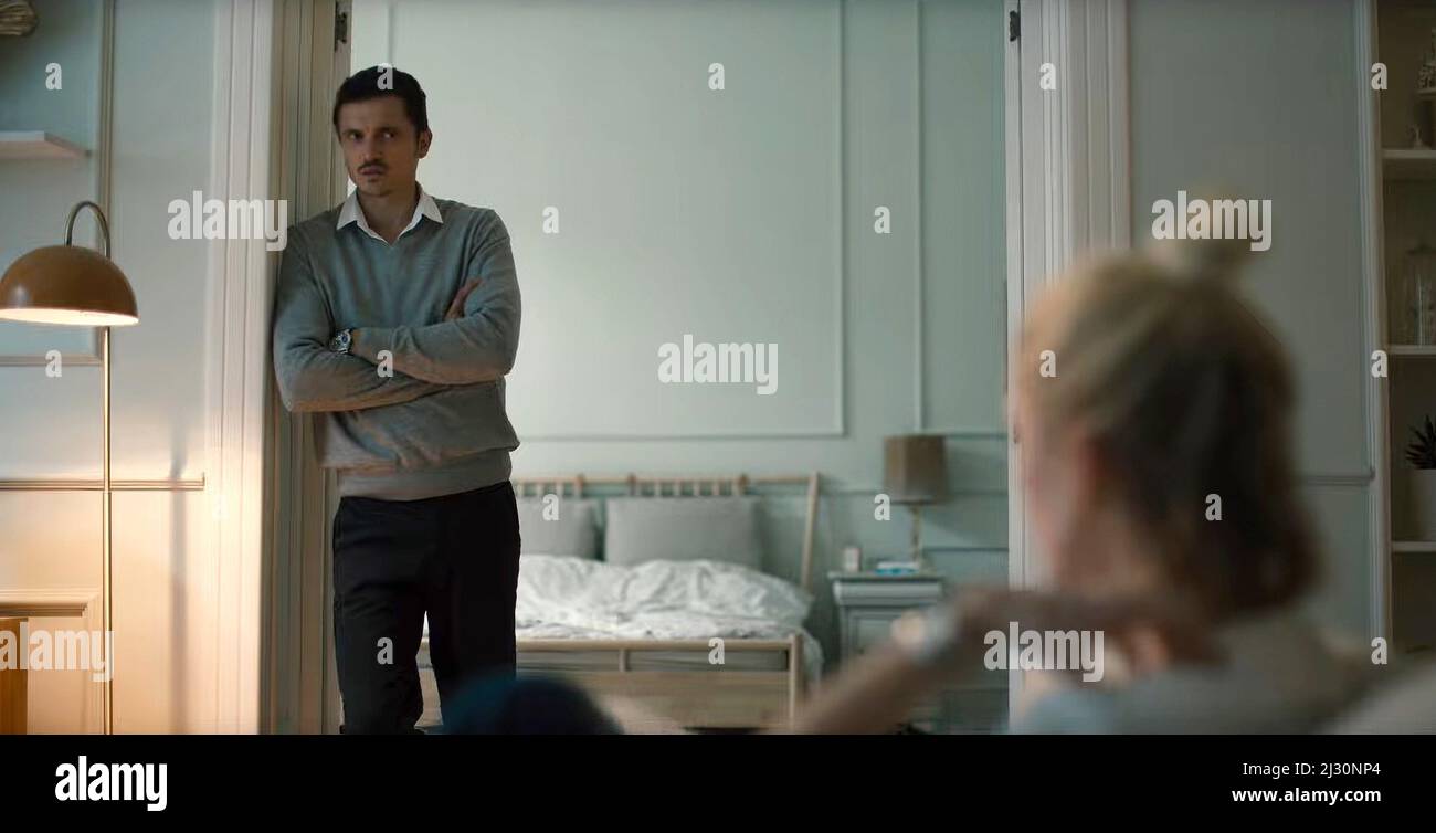 WATCHER, from left: Karl Glusman, Maika Monroe, 2022. © IFC Midnight ...