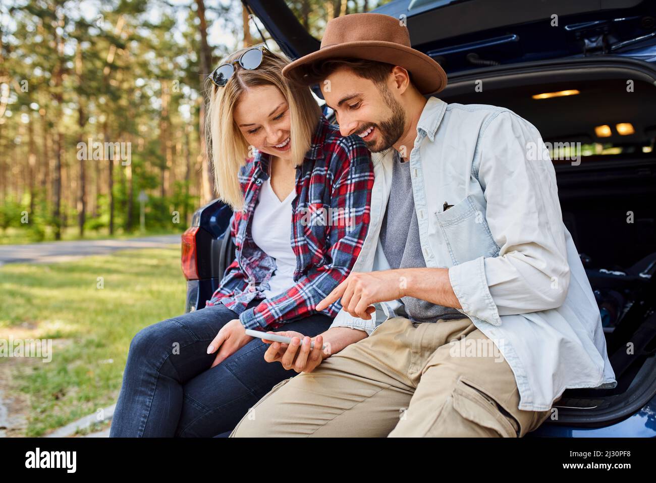 People sitting in the car trunk hi-res stock photography and images - Alamy