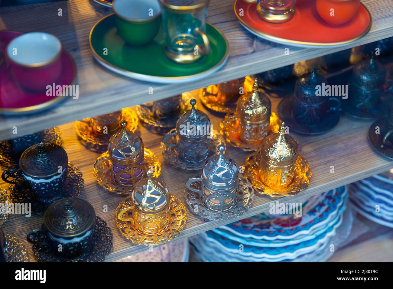 Traditional coffee and tea cups at Turkish Bazaar Stock Photo - Alamy