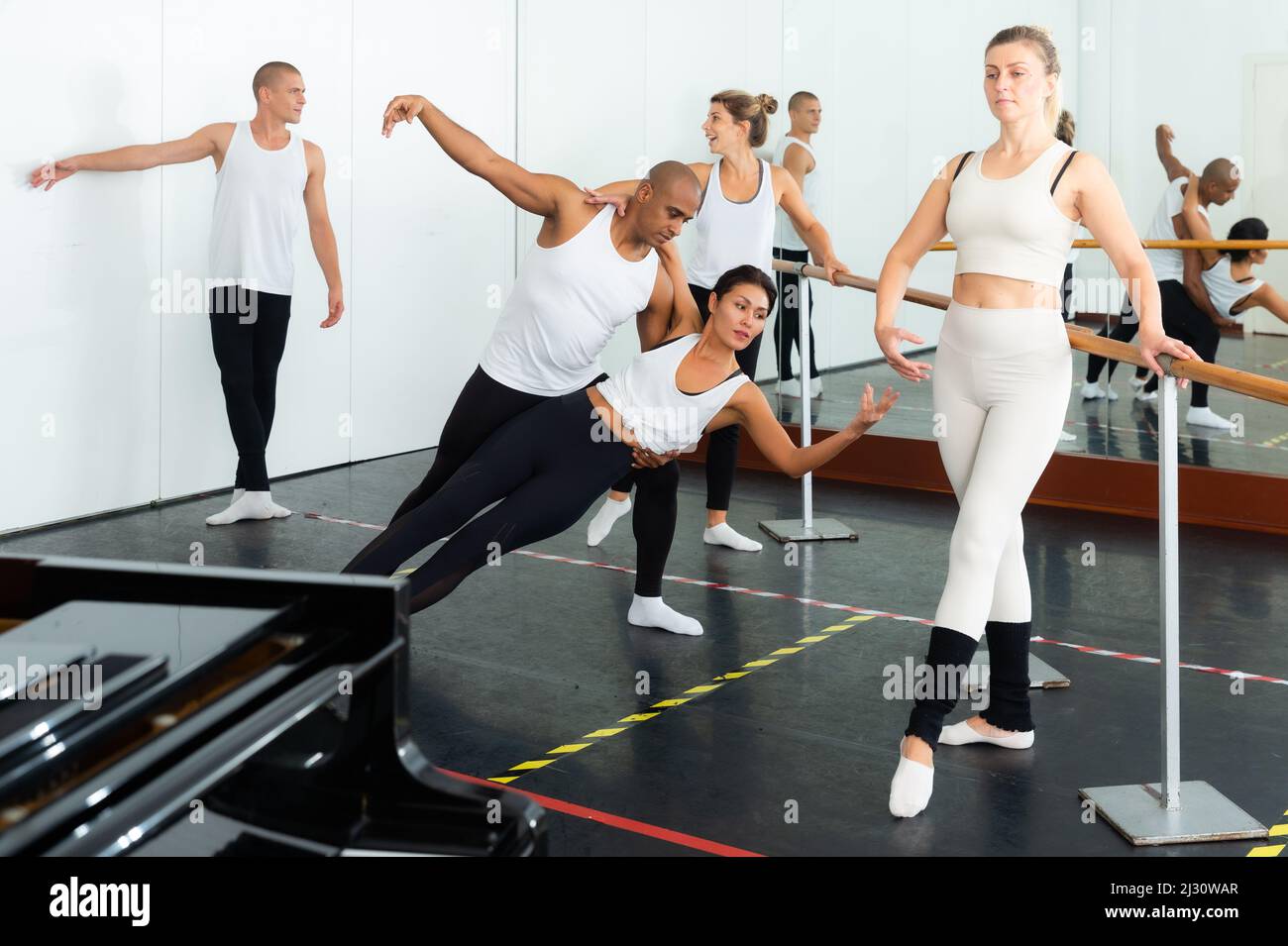 Woman man practice paired hi-res stock photography and images - Alamy