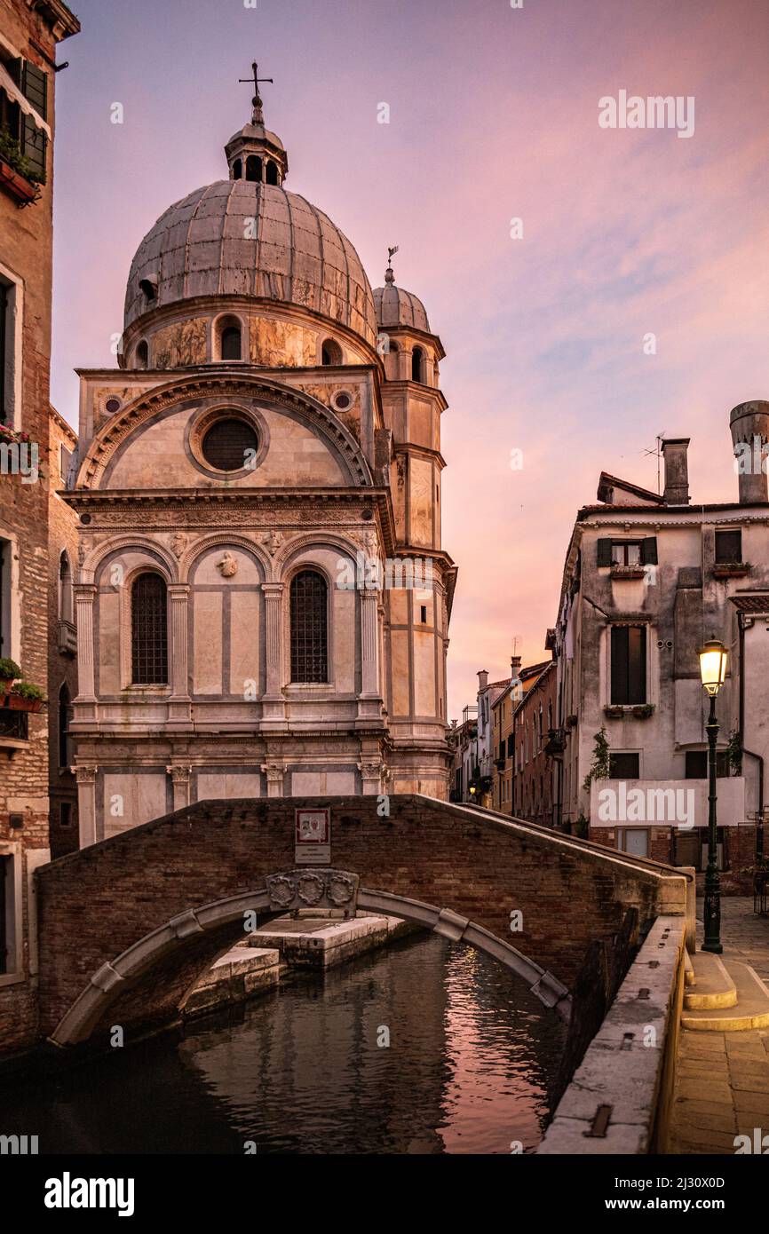Little italy and old north church hi-res stock photography and images ...