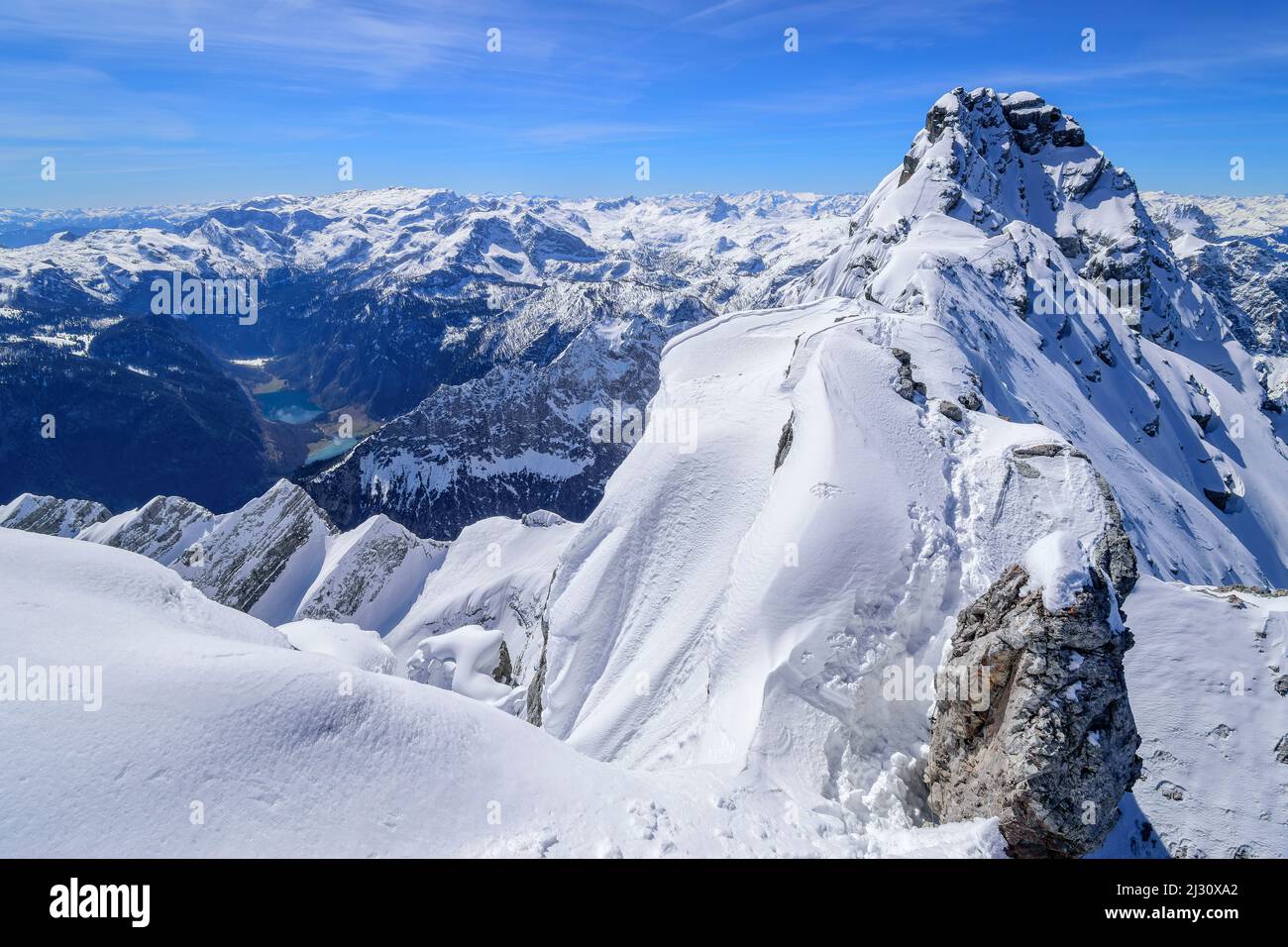 Snow-covered ridge from Watzmann-Hockeck to Watzmann-Mittelspitze ...