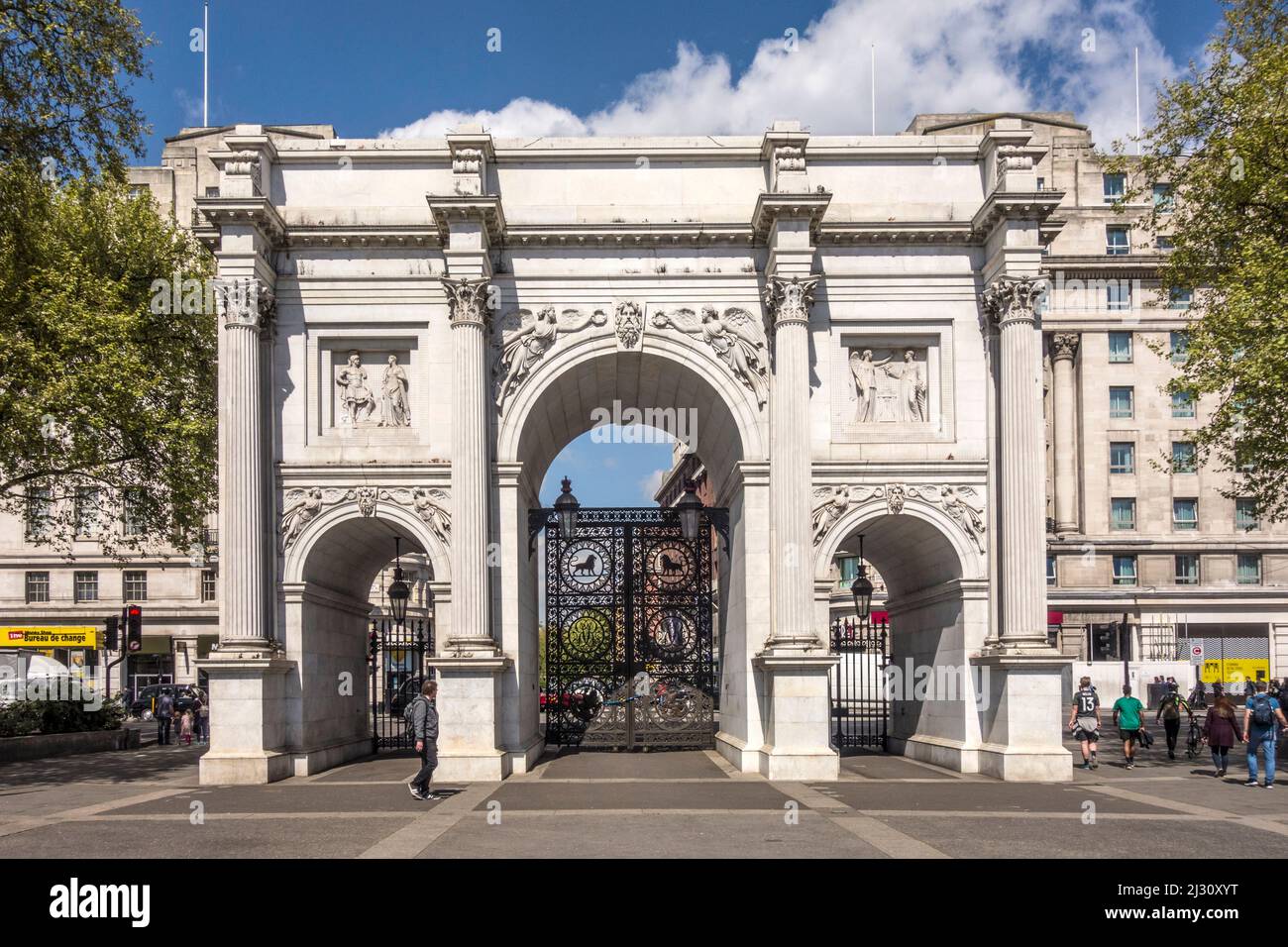 London, UK - APR 19, 2017: Marble Arch is a 19th-century white marble ...