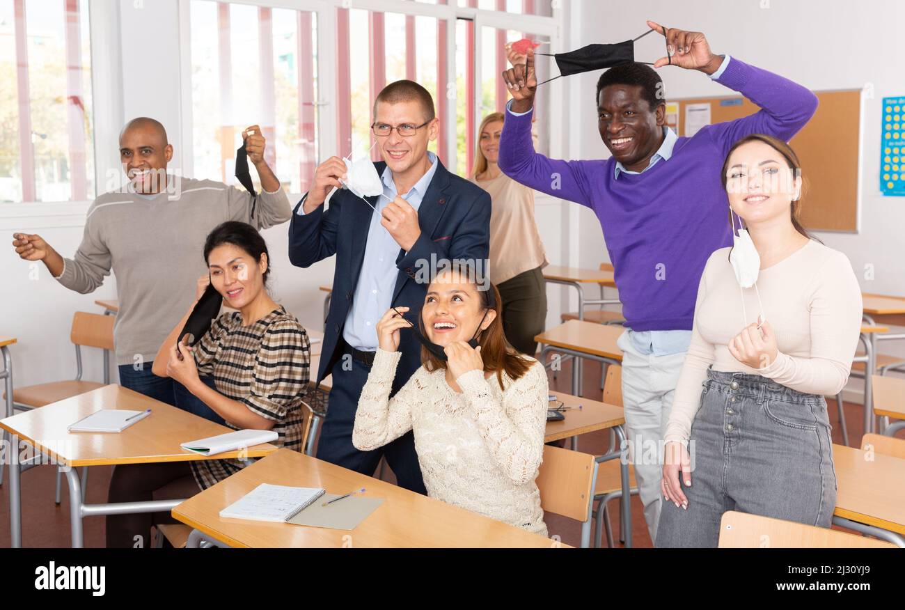 Women without face masks hi-res stock photography and images - Alamy