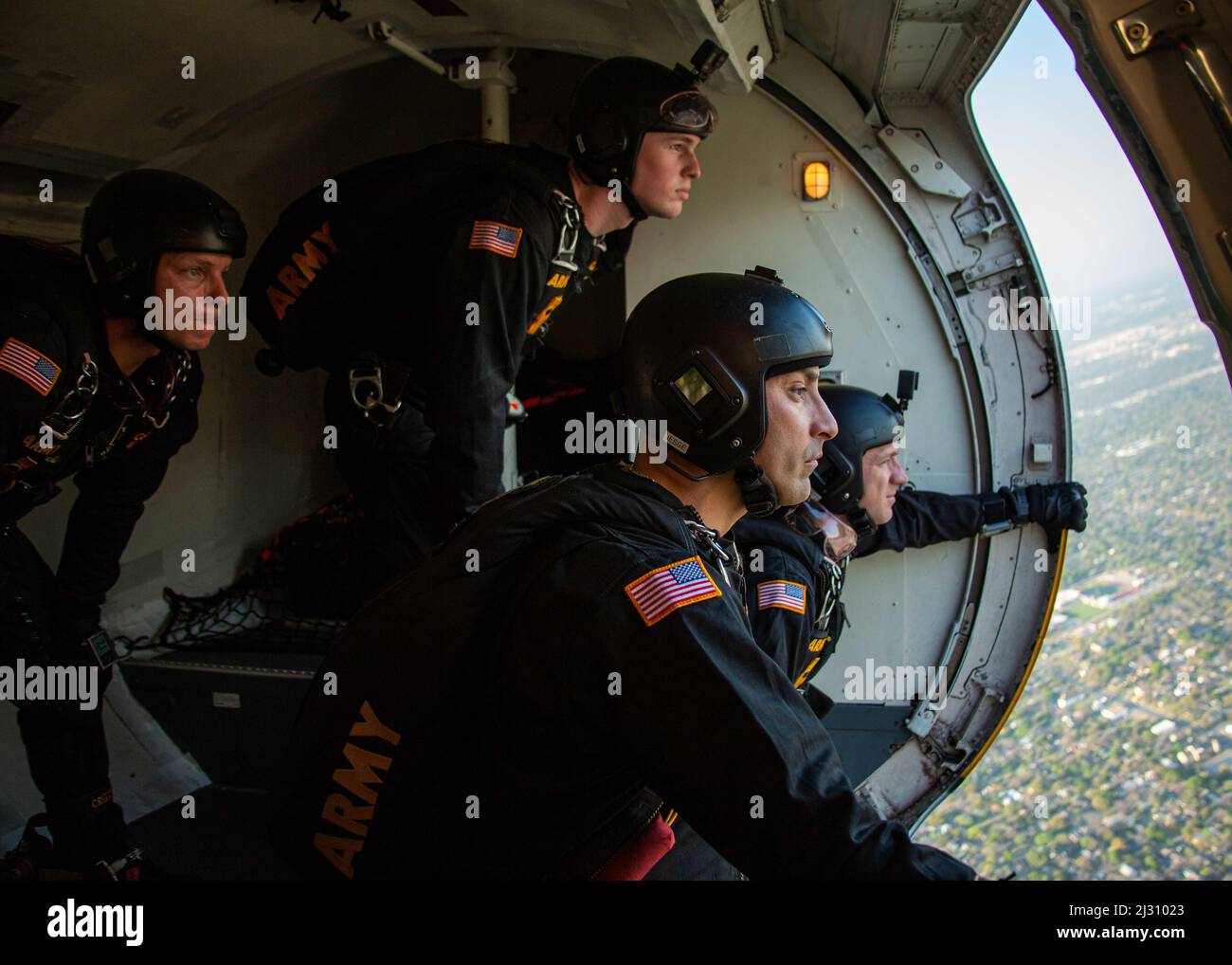 Parachutists from the U.S. Army Parachute Team, the Golden Knights ...