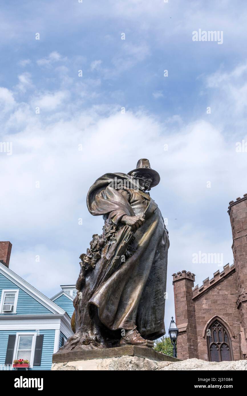 SALEM, USA - SEP 14, 2017: Impressive statue of the founding father of ...