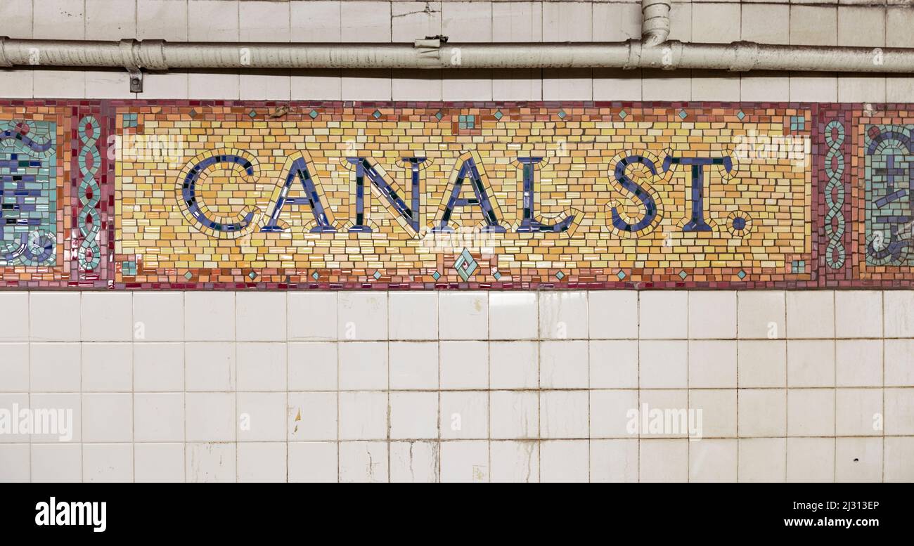 Old metro sign hi-res stock photography and images - Alamy