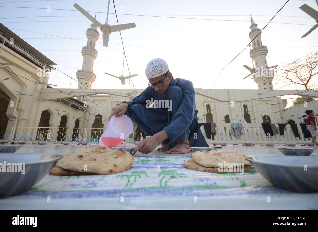 Peshawar, Pakistan. 04th Apr, 2022. Muslims living in Peshawar had the ...