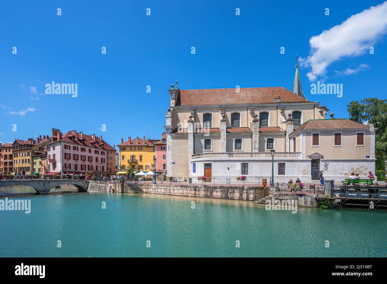 Waterfront promenade with Église Saint-François de Sales in Annecy ...