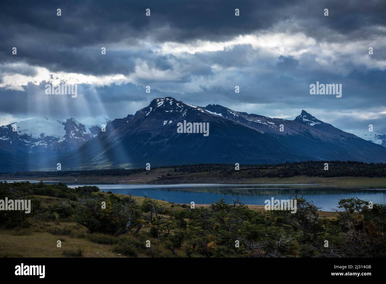 View over Lago Roca to the mountain range of Los Glaciares National ...