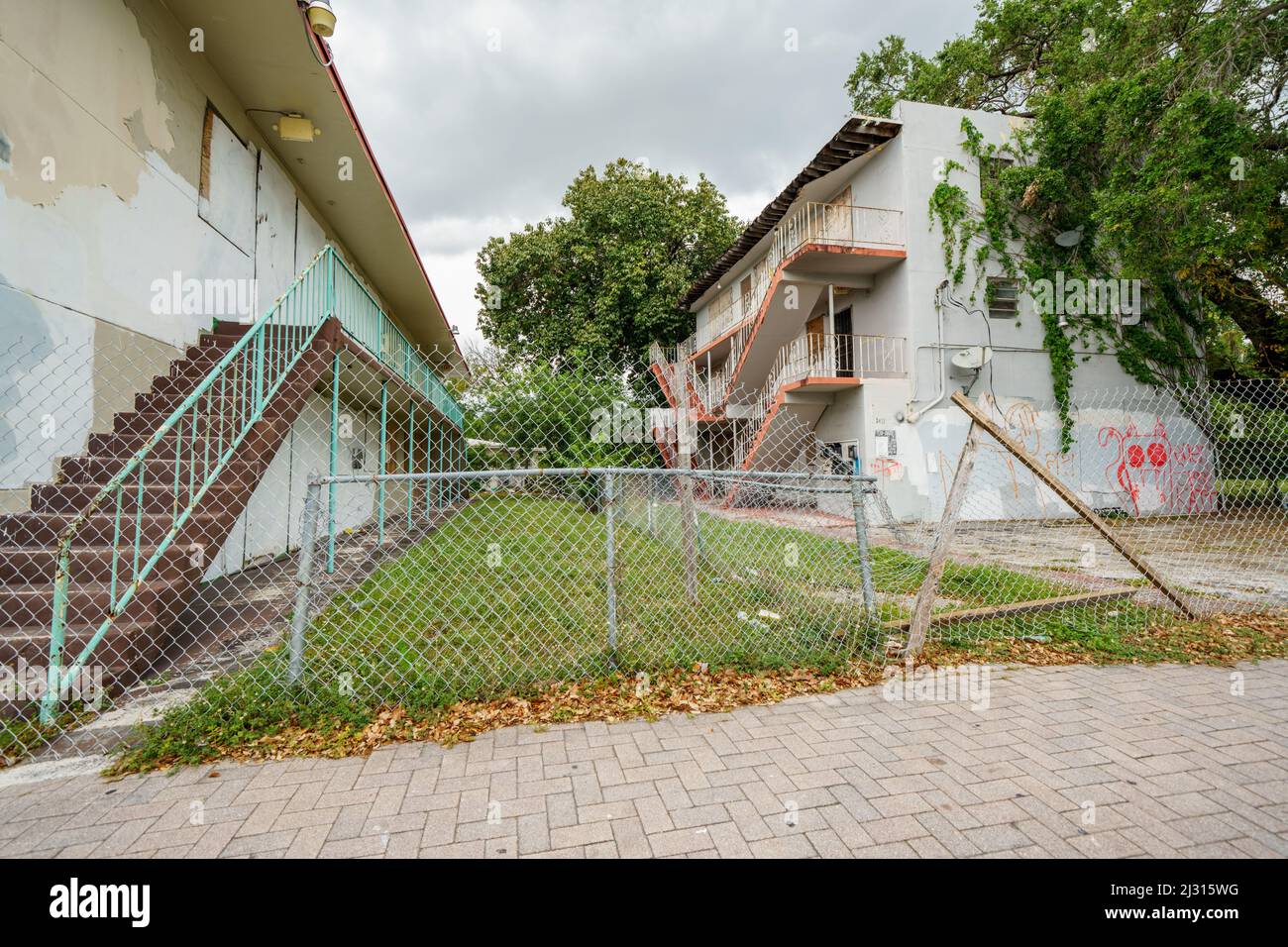 Abandoned housing building in a low income housing market Stock Photo ...