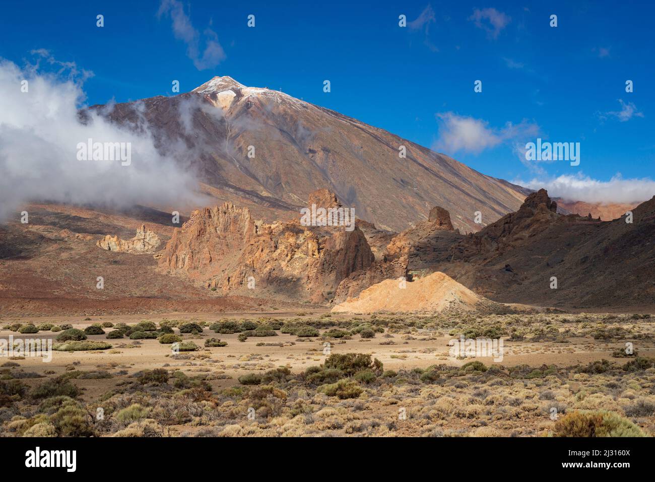 Pico del Teide, 3715m and Roques de Garcia, Teide National Park ...