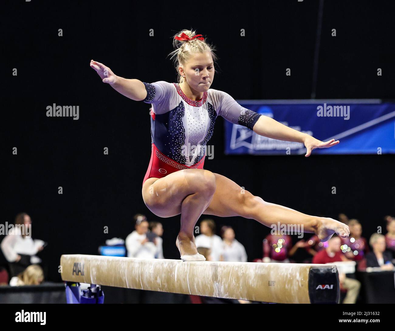 Norman, OK, USA. 31st Mar, 2022. Arizona's Jessica Castles does a wolf ...
