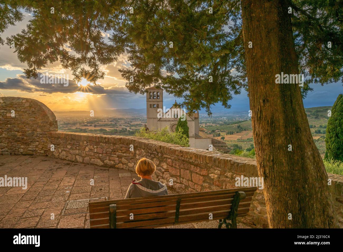 Sunset over the Basilica di San Francesco in Assisi, Perugia Province ...