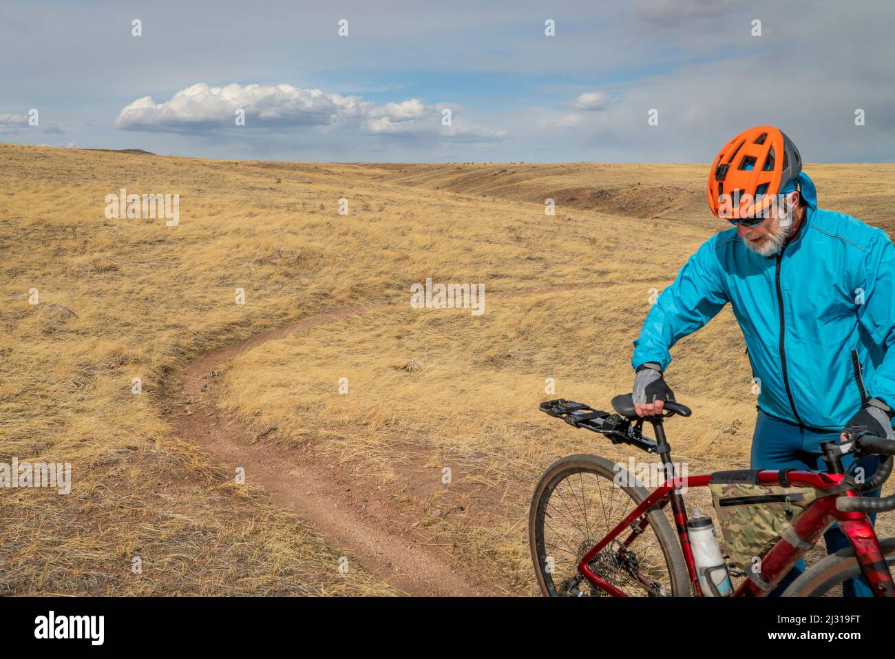 Gravel biking single track hi-res stock photography and images - Alamy