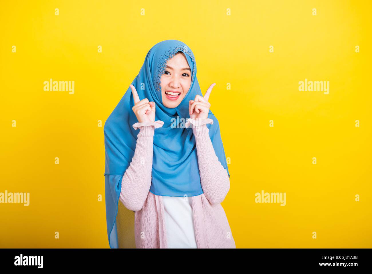 Asian Muslim Arab, Portrait of happy beautiful young woman Islam ...