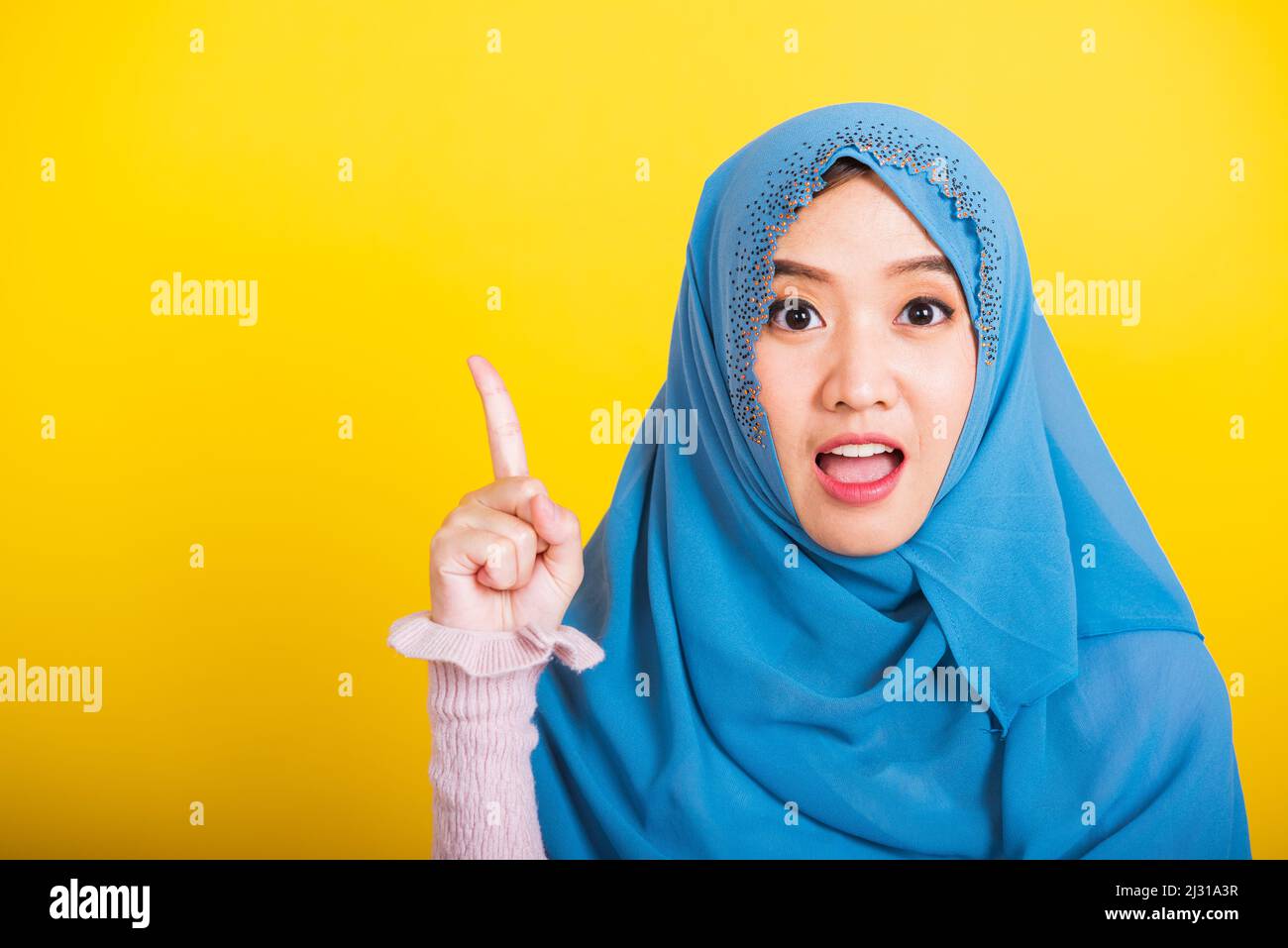 Asian Muslim Arab, Portrait of happy beautiful young woman Islam ...