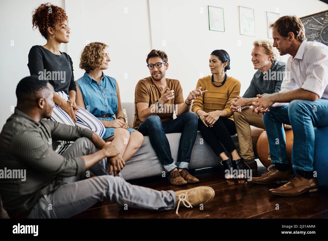 Women in group speaking hi-res stock photography and images - Alamy