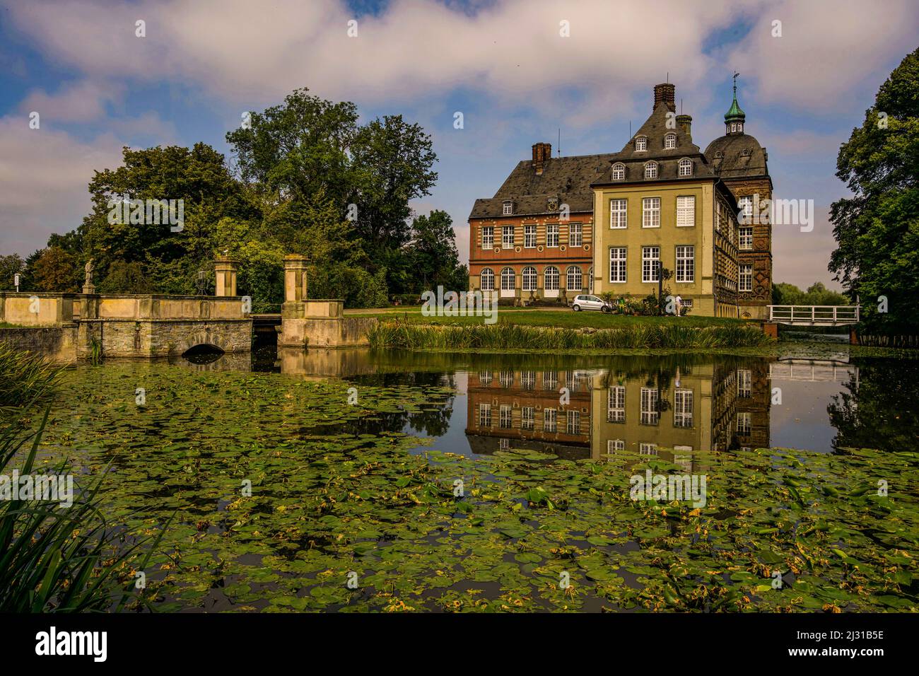 Castle in the clouds hi-res stock photography and images - Alamy