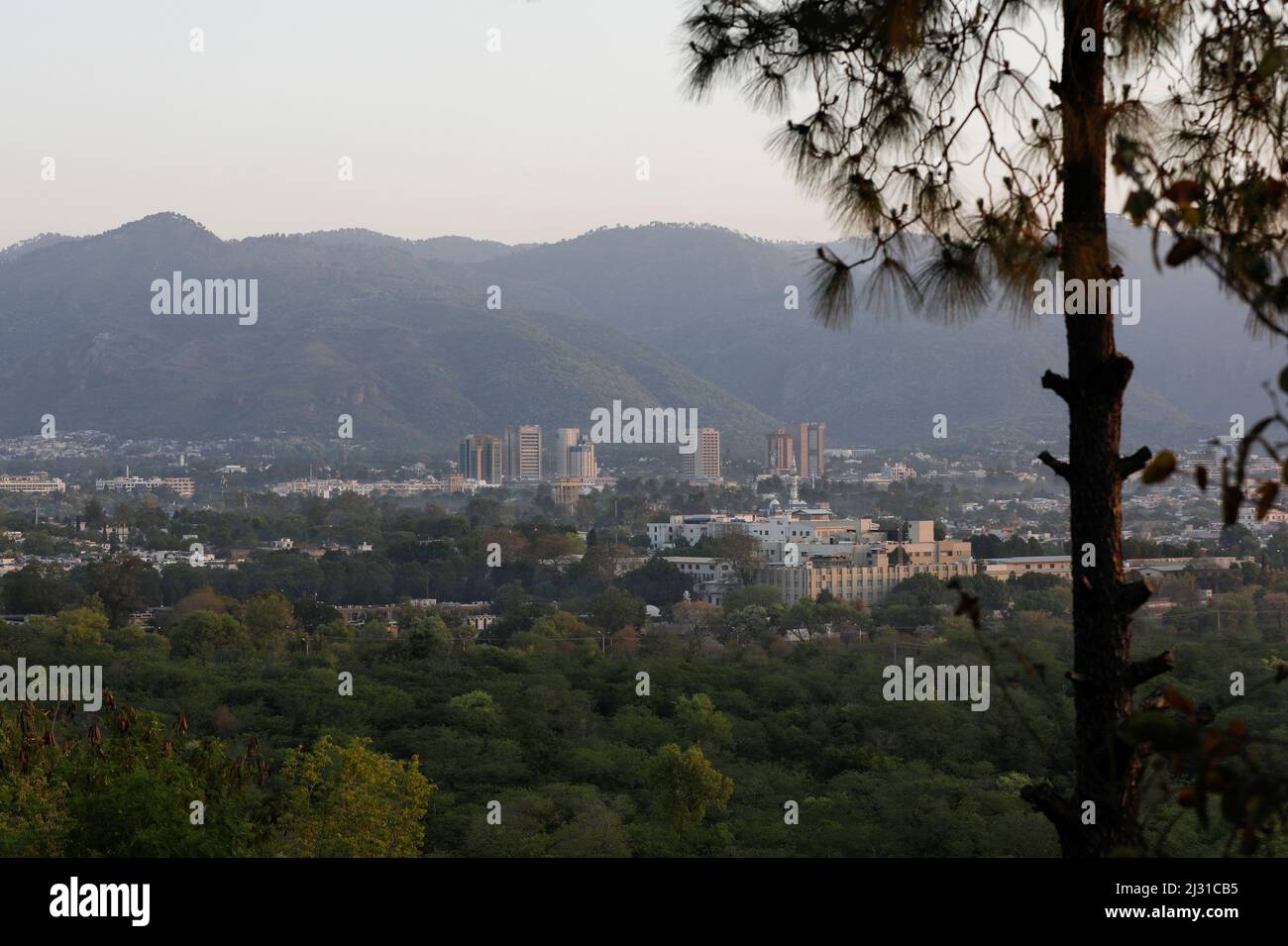 Islamabad pakistan government buildings hi-res stock photography and ...