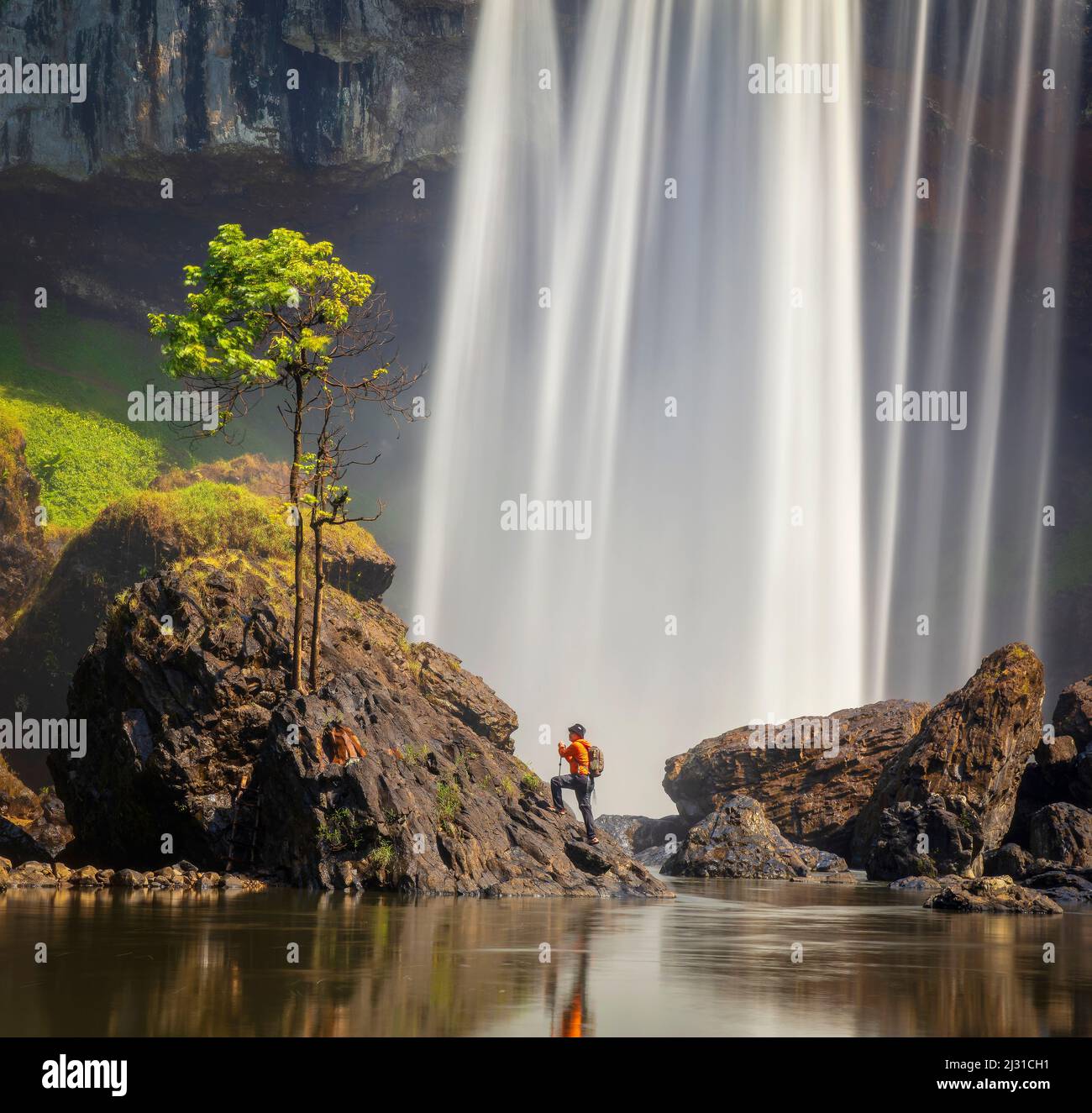 Real waterfall hi-res stock photography and images - Alamy