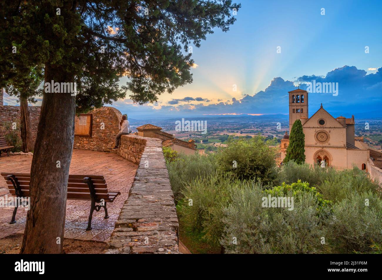 Sunset over the Basilica di San Francesco in Assisi, Perugia Province ...