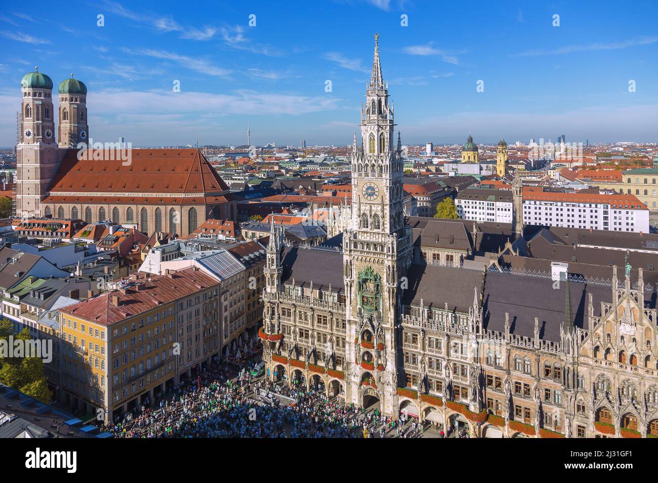 Munich, old town, Marienplatz, New Town Hall, Cathedral Church of Our ...