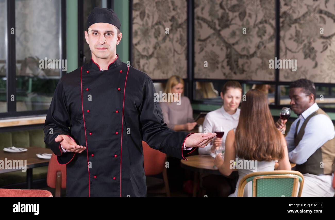Chef meeting restaurant guests Stock Photo - Alamy