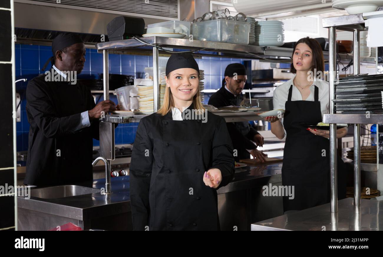 Woman chef in restaurant kitchen hi-res stock photography and images ...