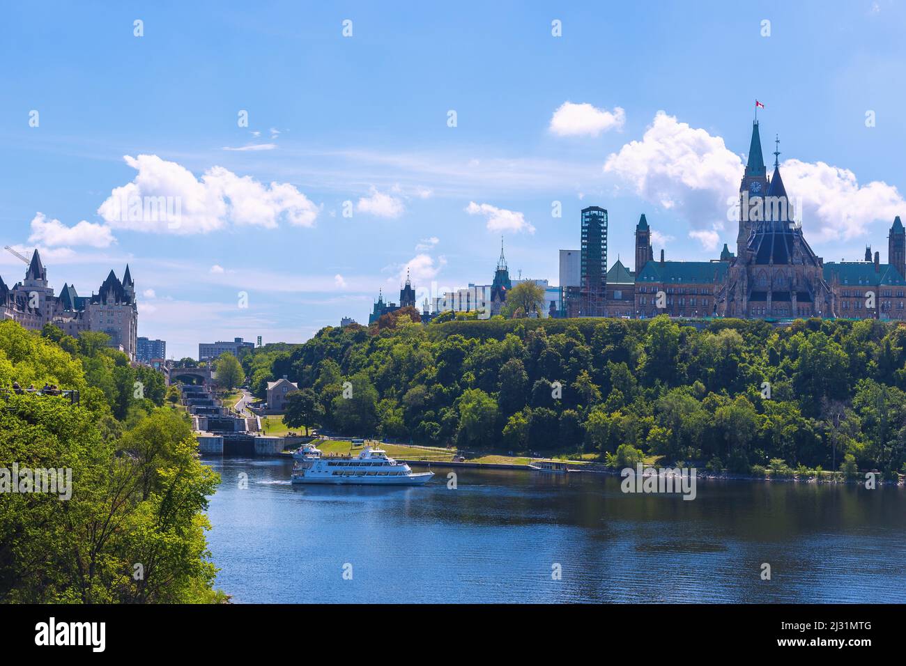 Ottawa, Parliament Hill; Canal Rideau, Château Laurier, view from ...
