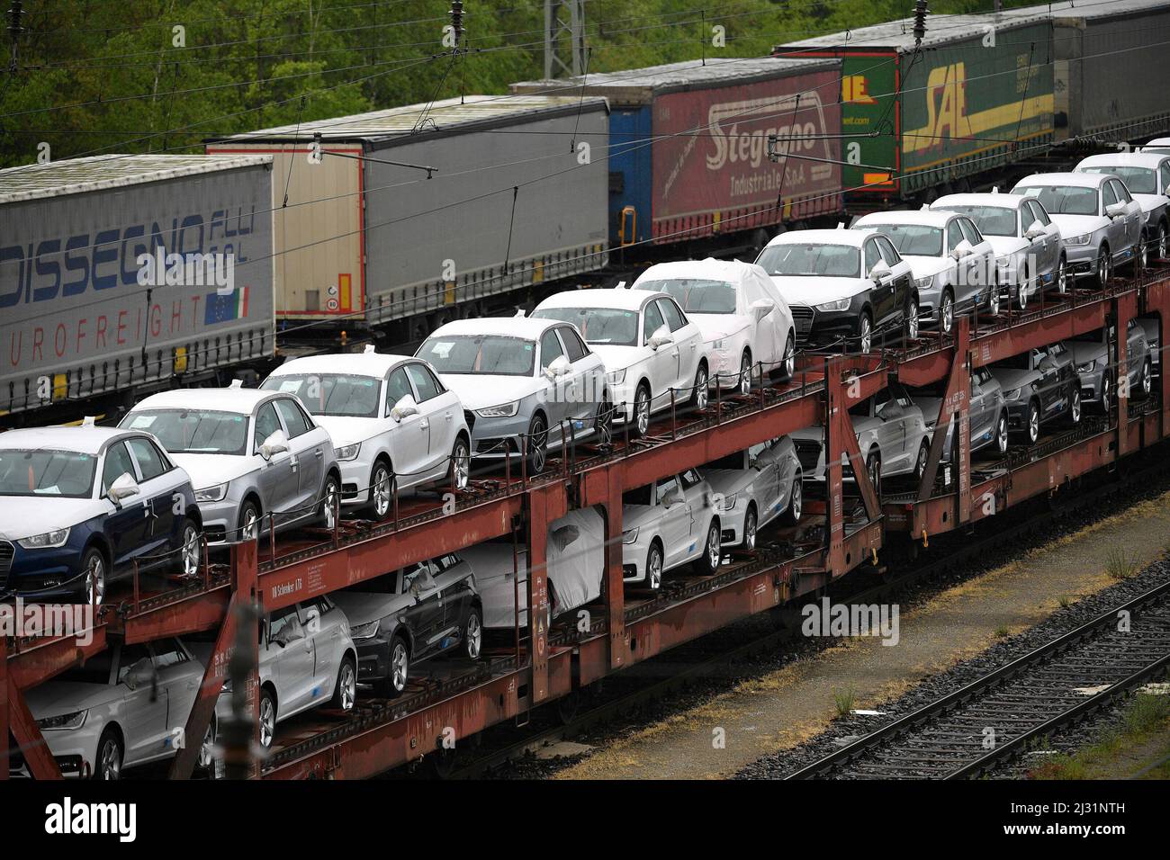 ARCHIVE PHOTO: The expectations of the German car manufacturers and ...