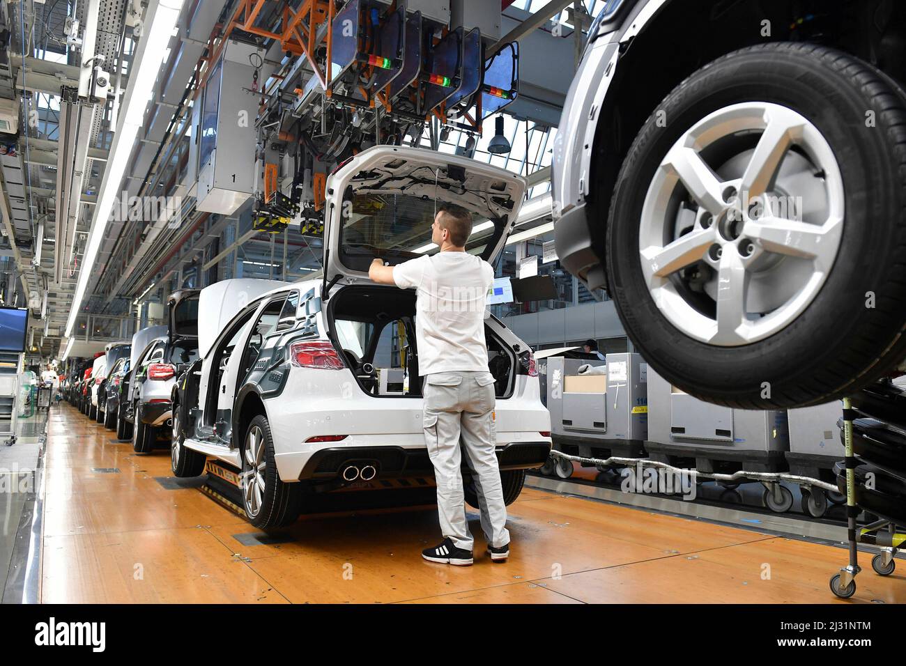 ARCHIVE PHOTO: The expectations of the German car manufacturers and ...