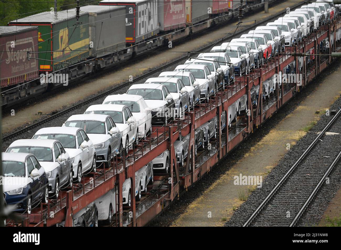 Before train loading hi-res stock photography and images - Alamy