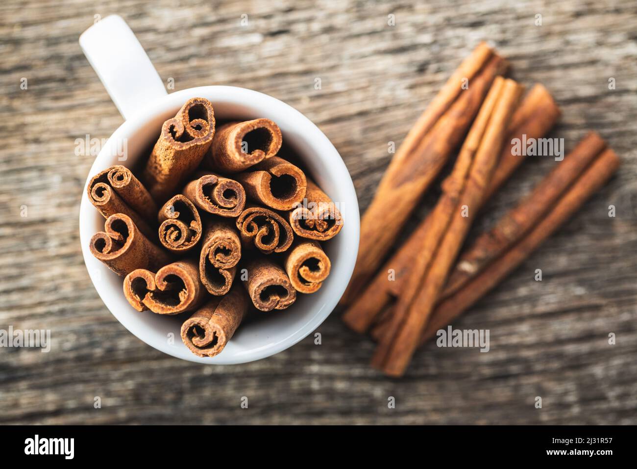 Dry cinnamon sticks on a wooden table. Top view. Cinnamon spice Stock ...