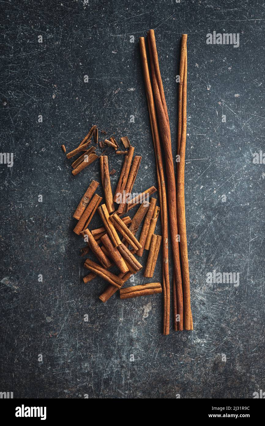 Dry cinnamon sticks on a kitchen table. Top view. Cinnamon spice Stock ...