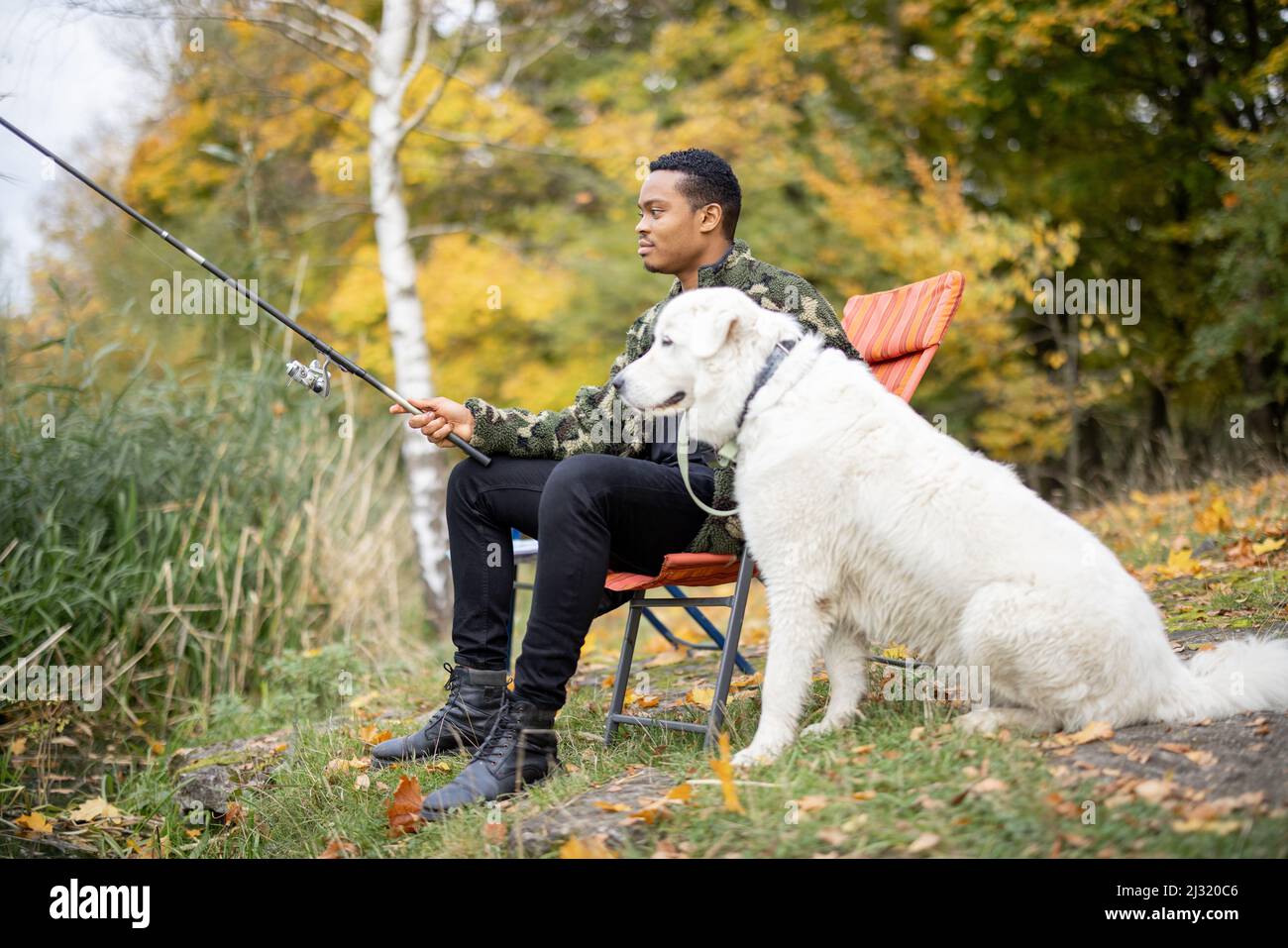 Man fishing with dog hi-res stock photography and images - Alamy