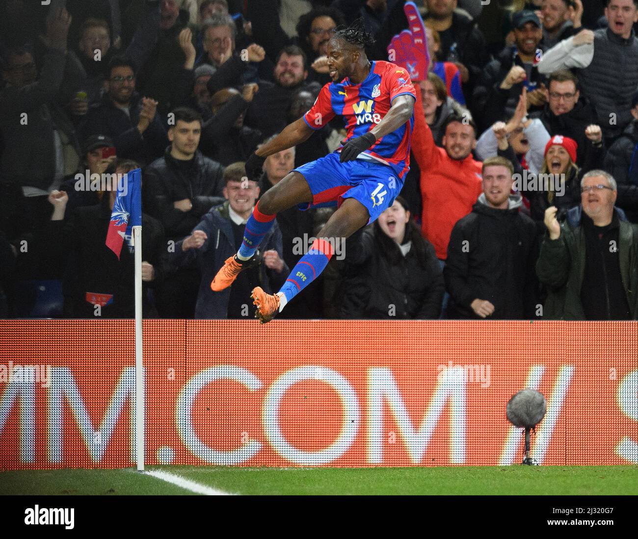 Arsenal flag hi-res stock photography and images - Alamy