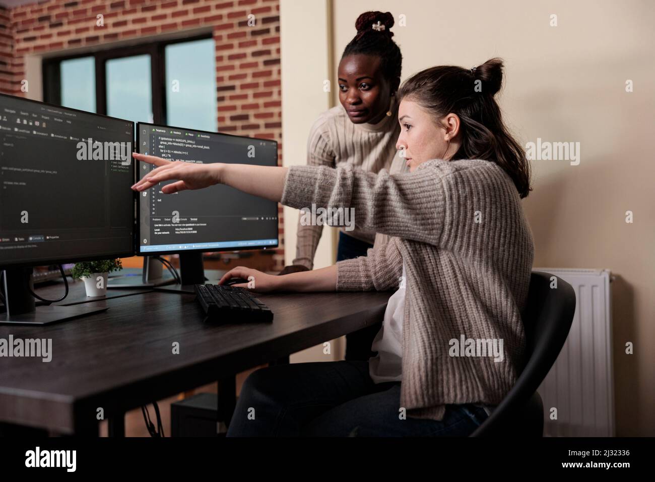 American programmer hi-res stock photography and images - Alamy